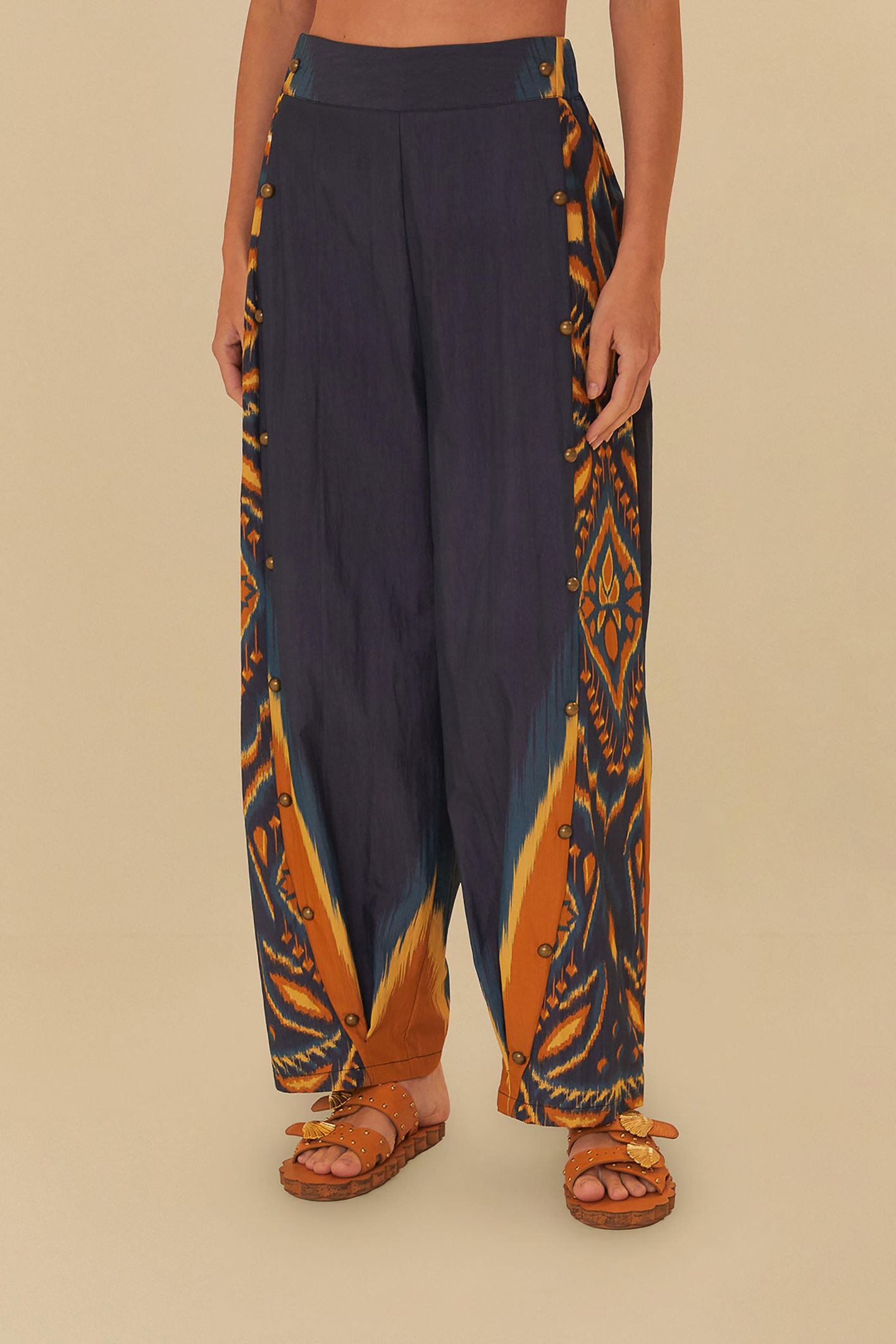 Calça Rebites Estampada Alba