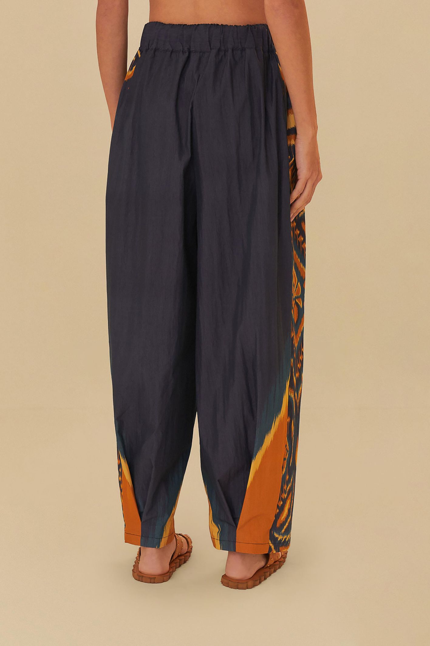 Calça Rebites Estampada Alba