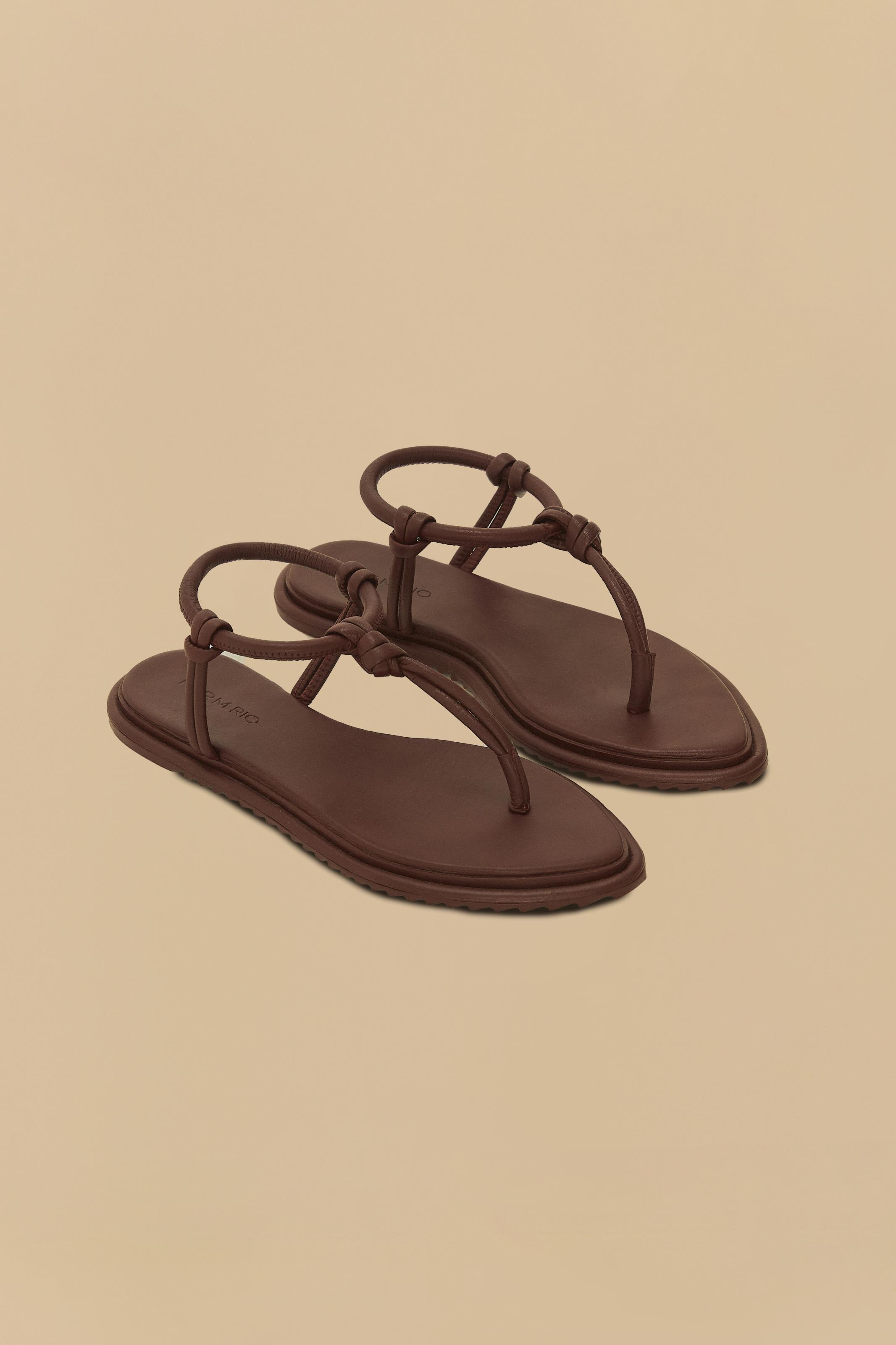 Rasteira Bico Folha Nó