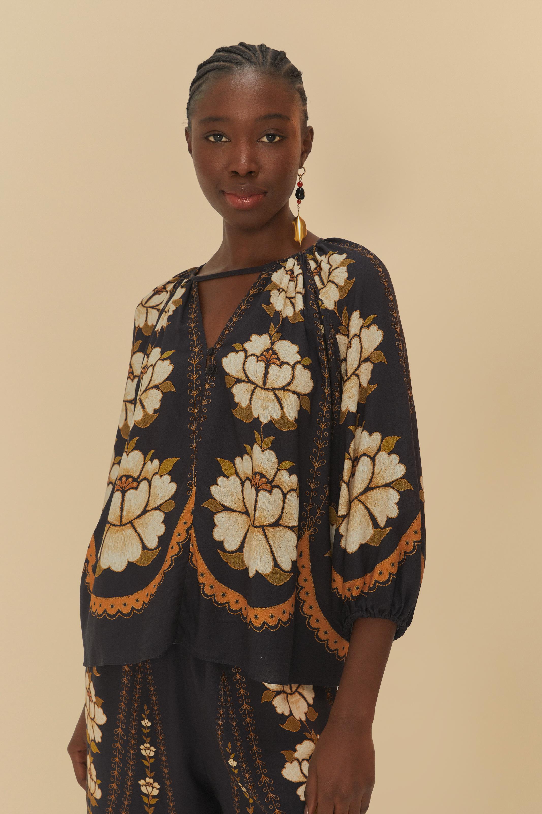 Bata Estampada Flor Bordada