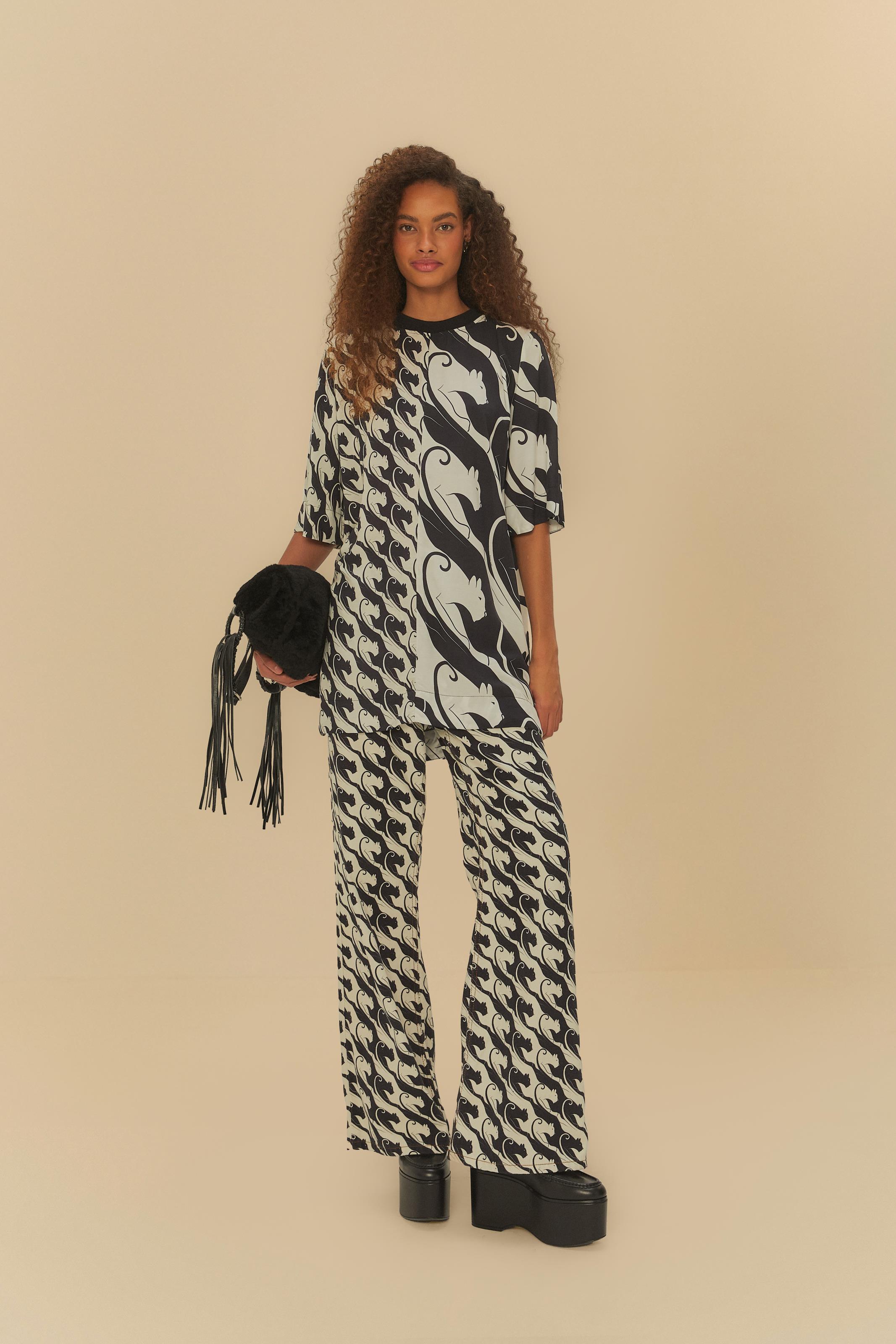 Calça Reta Sarja Estampada Panteras